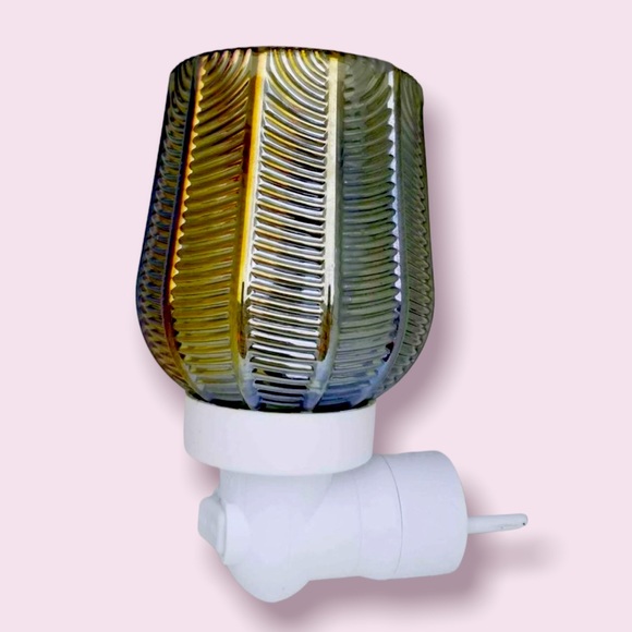 Scentsy | Other | Scentsy Iridescent Ocean 3d Glass Plug Wall Night ...